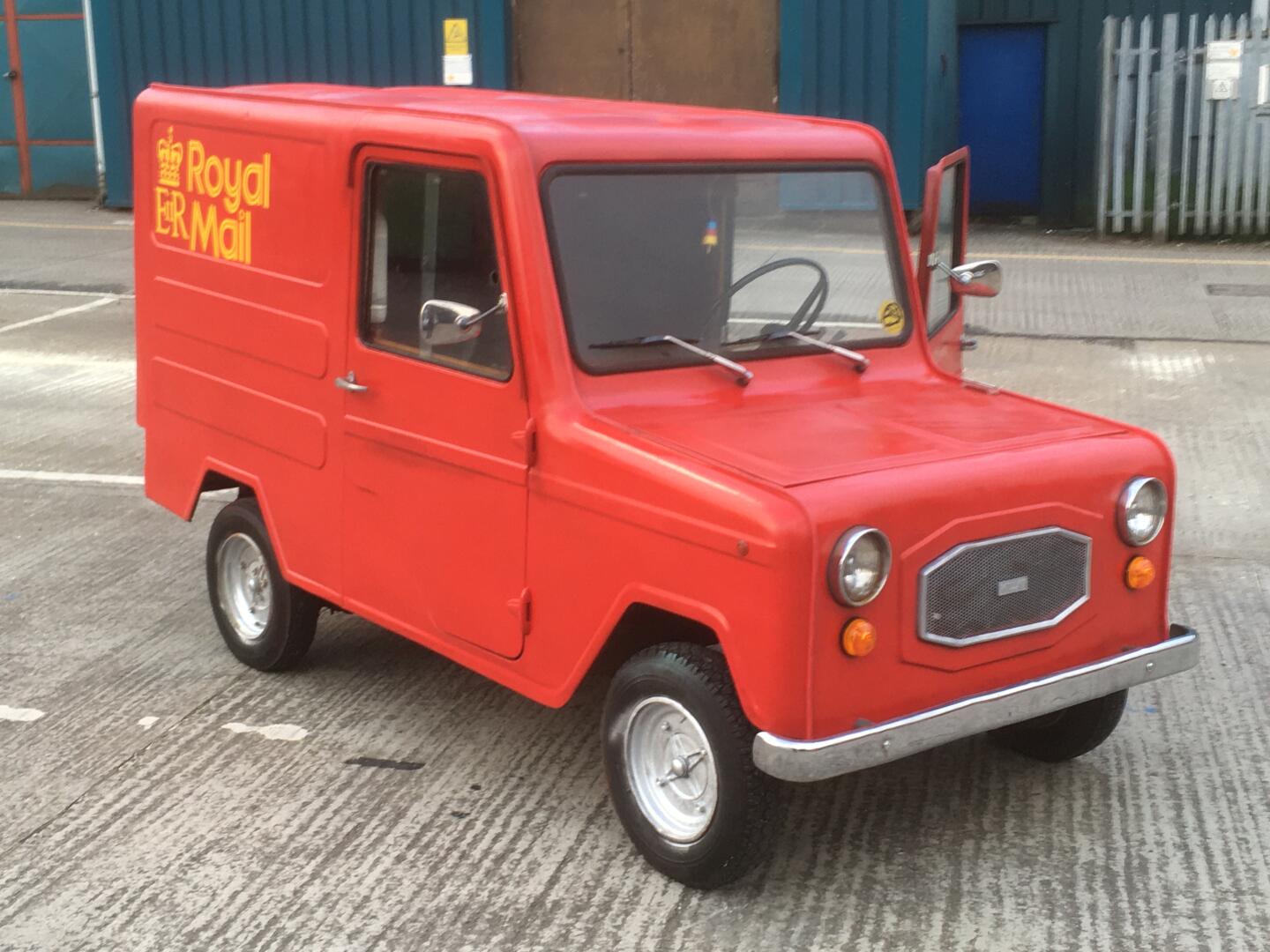 1970 Postman Pat replica Mini Van | American DreamsAmerican Dreams